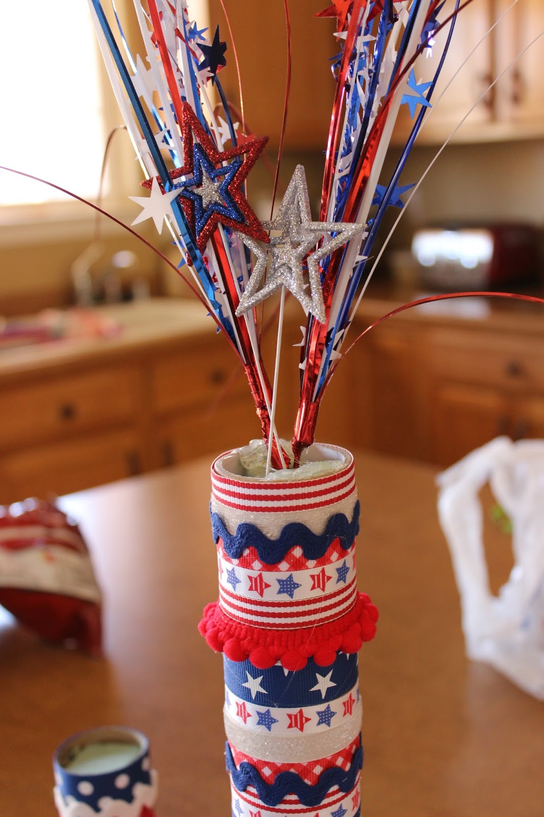 DIY Firecracker Table Centerpiece - I Dig Pinterest
