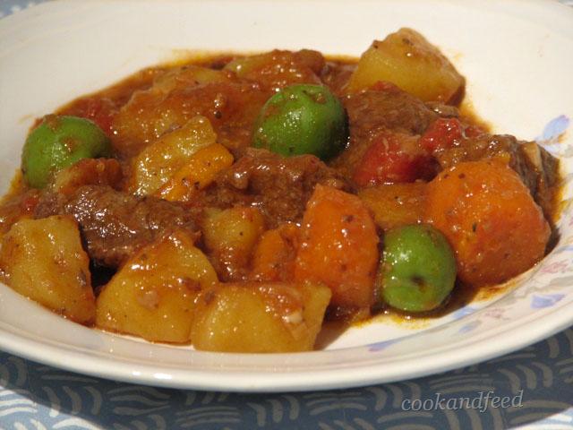 Beef Stew With Green Olives/Κοκκινιστό Μοσχάρι Με Πράσινες Ελιές | Cook ...