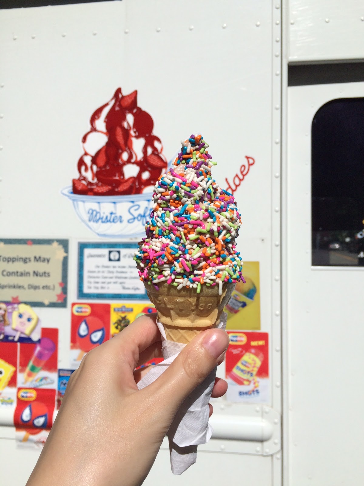Rainbow Sprinkle Cone From Mister Softee / ミスター・ソフティーのレインボー スプリンクルコーン ...