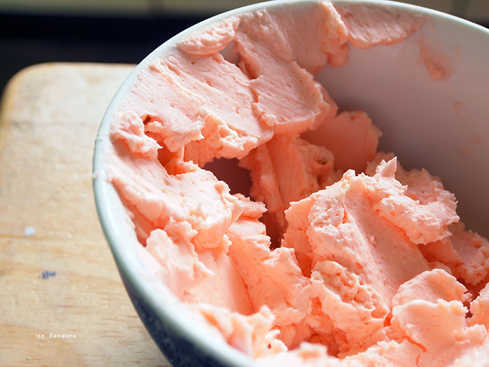 Project: a rosey birthday cake