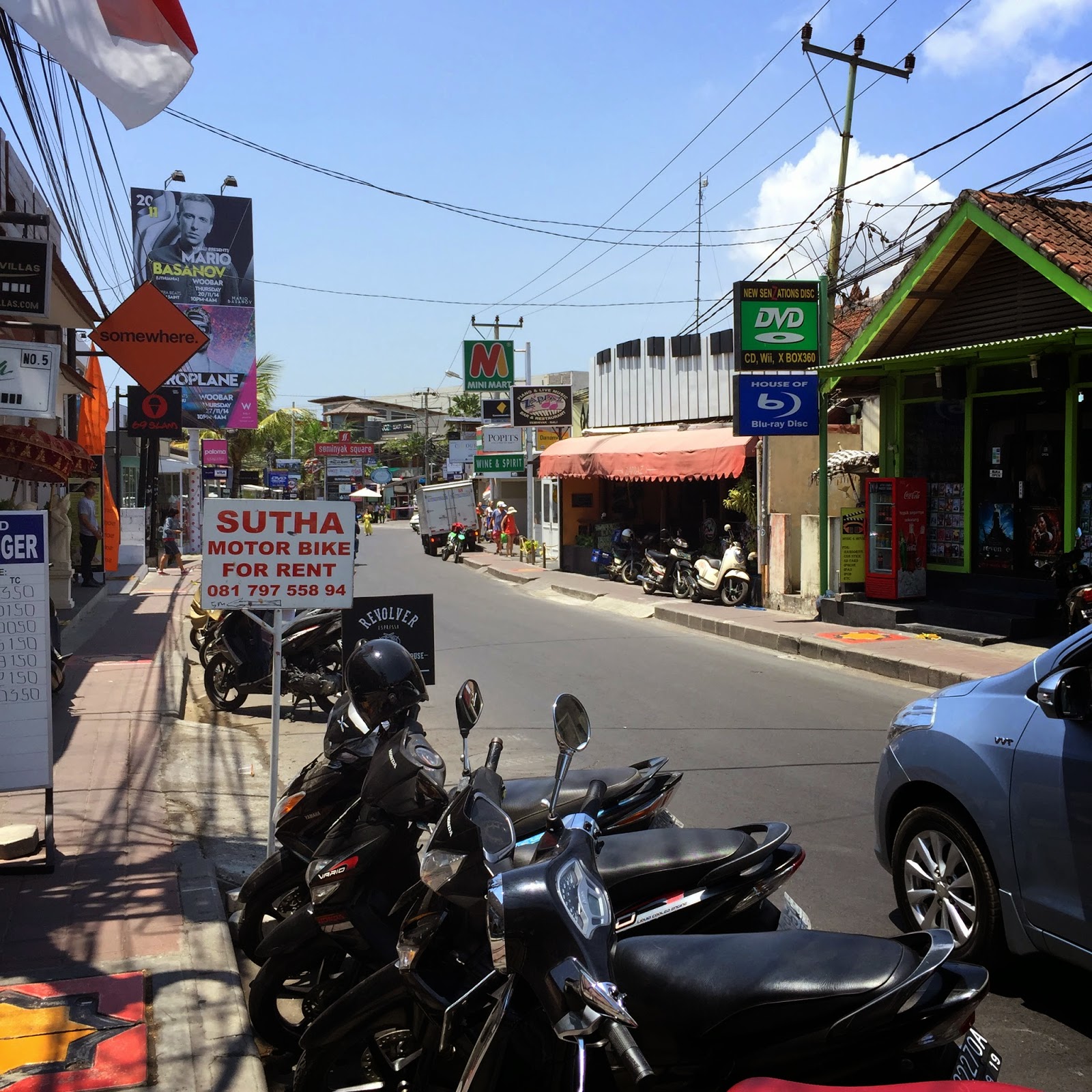 YogiLatte: Revolver Cafe, Seminyak, Bali