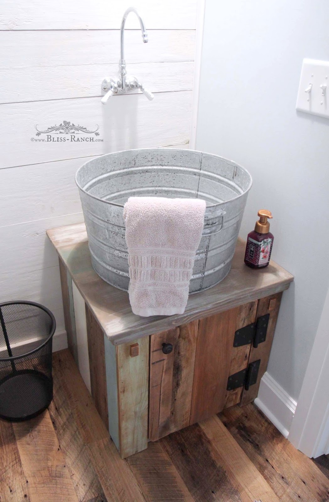 Bliss Ranch: Rustic and Calm Guest Bathroom