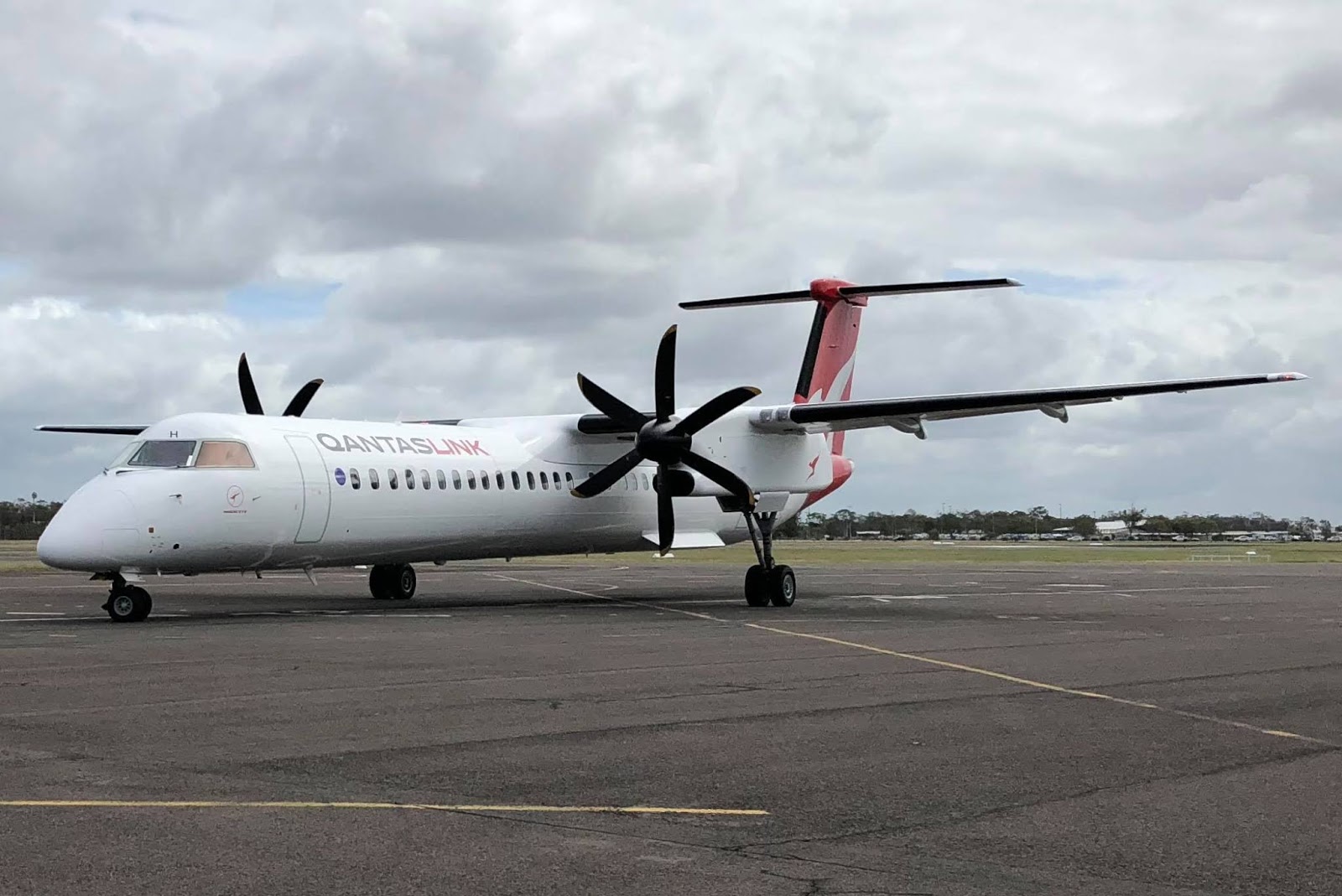 Central Queensland Plane Spotting: QantasLink Dash-8-Q400 Next Gen VH ...