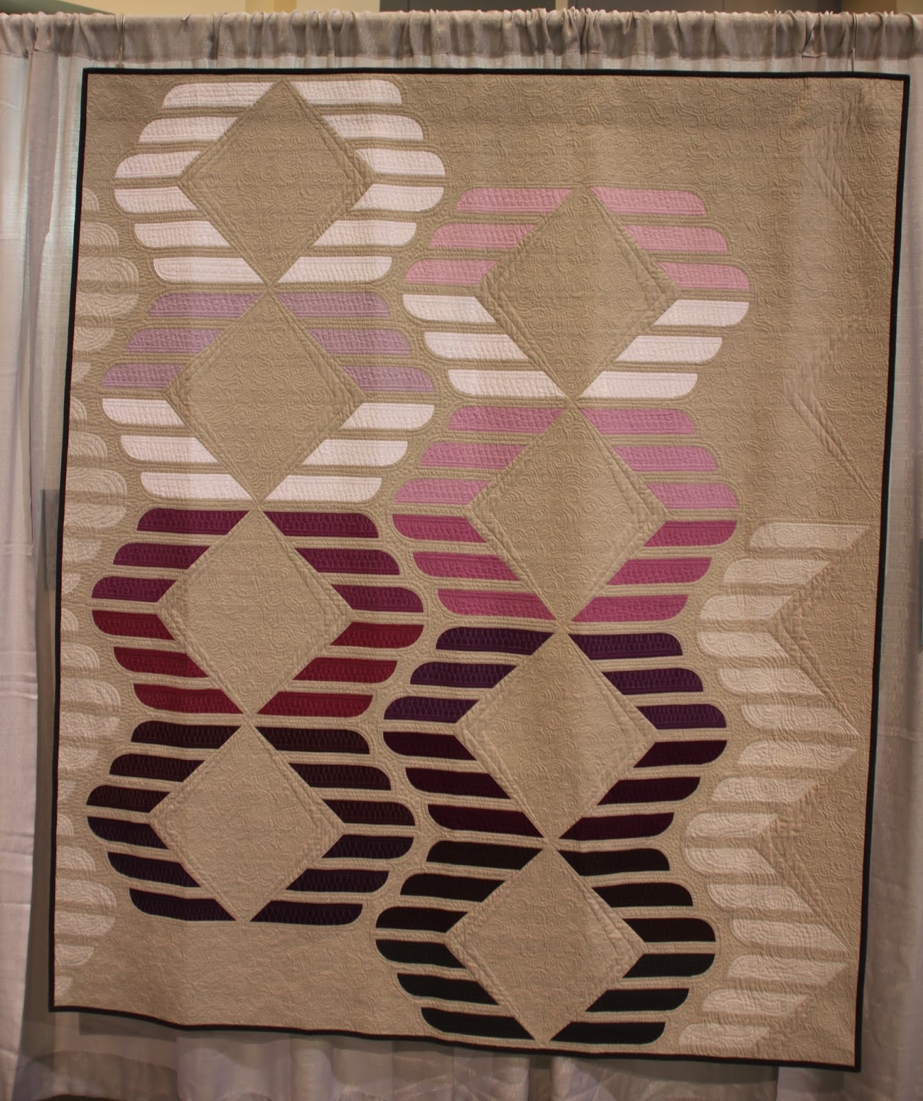 Tatyana's Quilting Studio: QuiltCon 2017, Part I - Angela Walters quilts