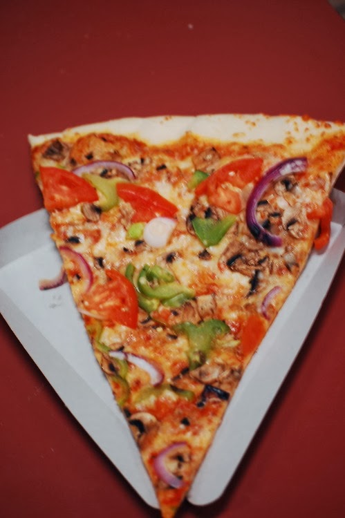 Toronto things: Toronto Pictures: Big Slice Pizza