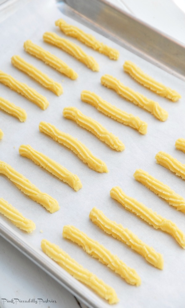 Pink Piccadilly Pastries: Lovely Lemon Straws