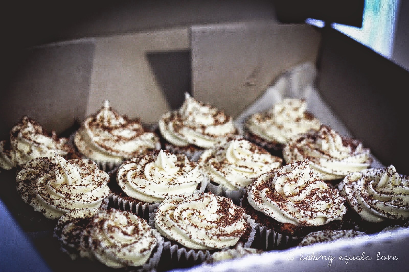 baking = love: Banoffee cupcakes with dulce de leche & cream cheese ...