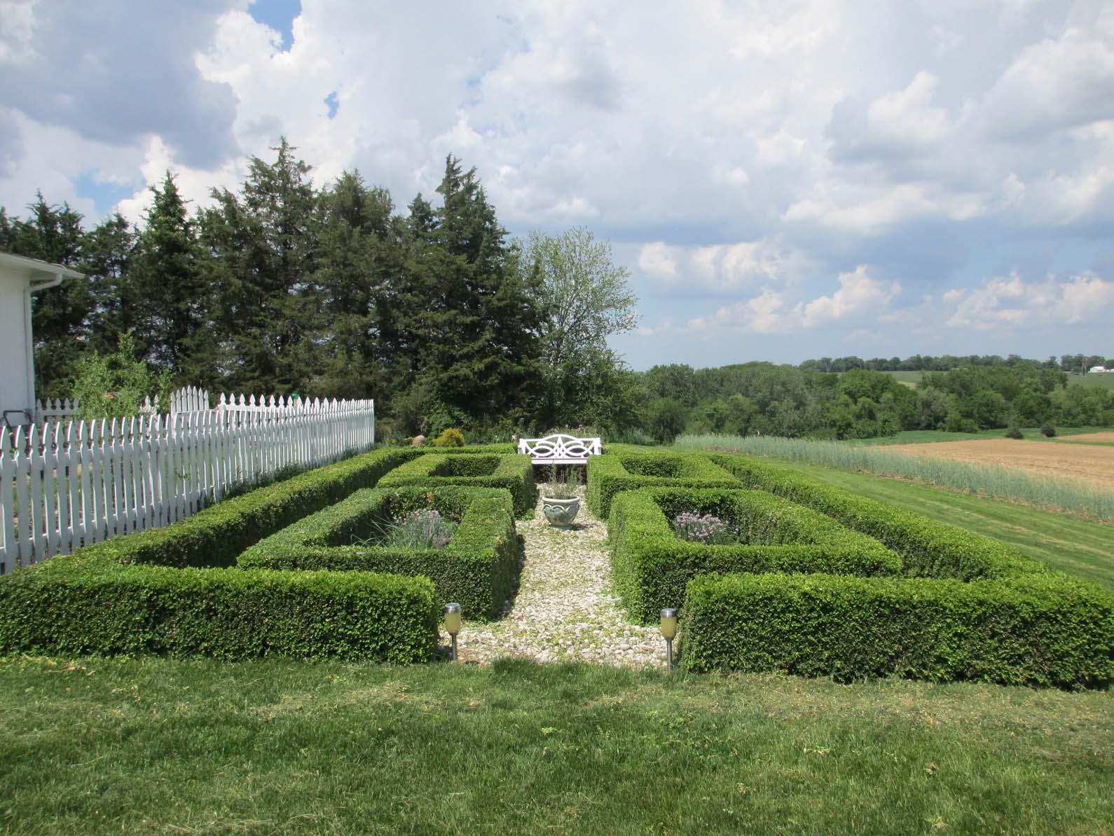 Garden Fancy: May 2018