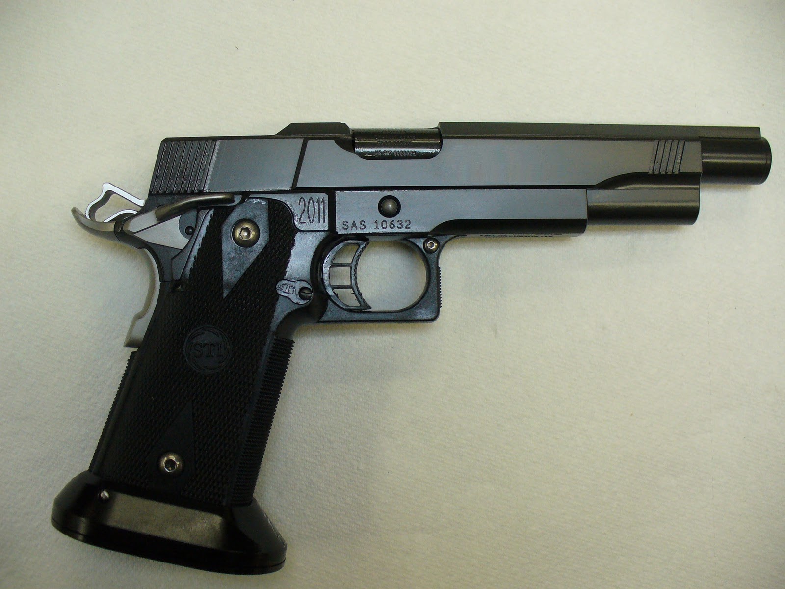 TACTICAL WAREFARE ARMORY: 1911-2011 PISTOLS