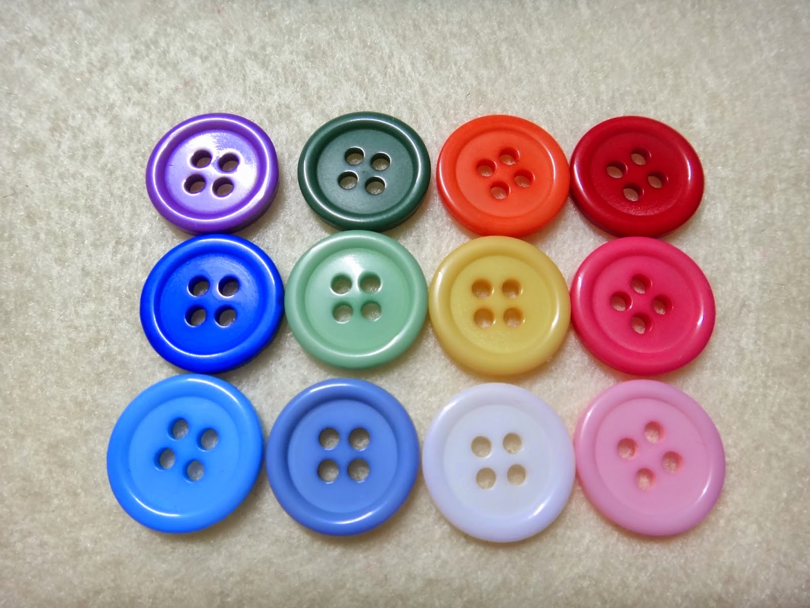 Round Buttons 4 holes