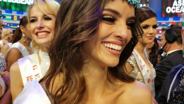 Miss Mexico Vanessa Ponce De Leon is crowned Miss World 2018