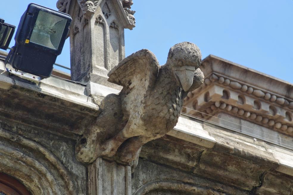 El mundo de Juan María: Viajes y Fotografía: Las gárgolas del edificio ...
