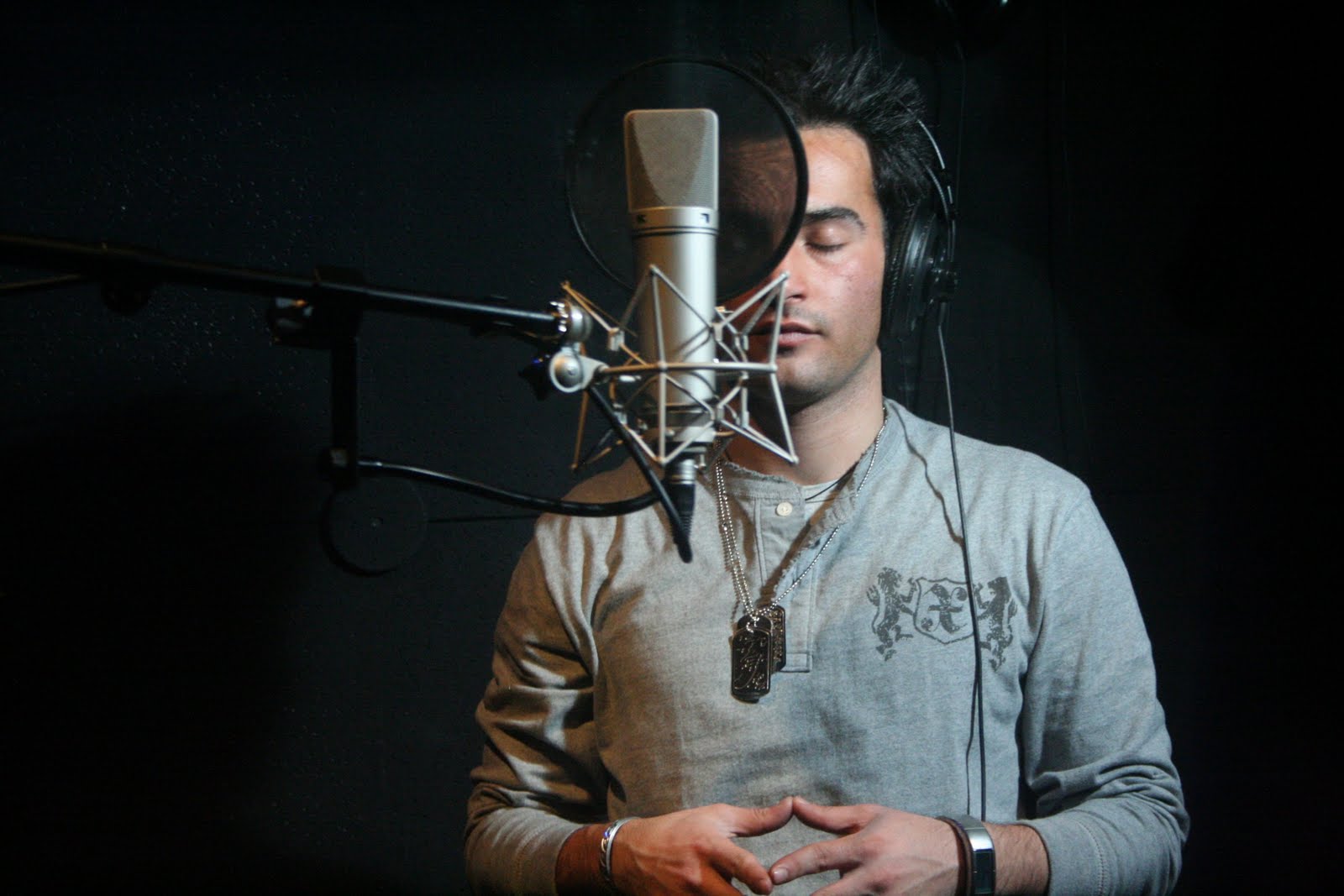 Yas the persian rapper highquality wallpapers - Blue Image