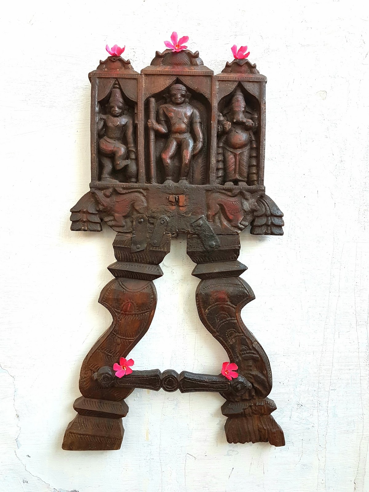 Indian Antique Quest: Kaavadi : The happy burden