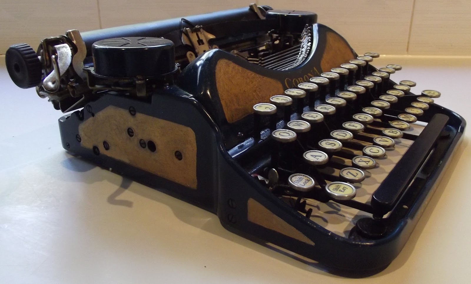 oz.Typewriter: 100 Typewriters for Exhibition
