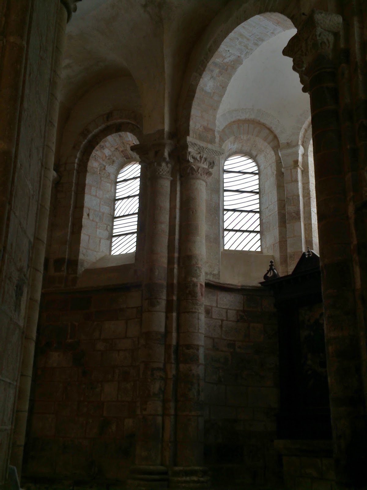 Tocho T8: PIERRE SOULAGES (1919): VIDRIERAS DE LA BASÍLICA ROMÁNICA DE ...