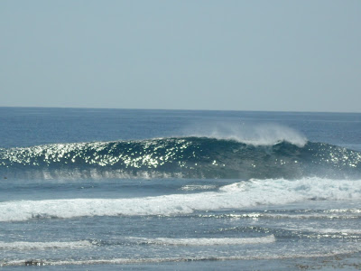 Ocean 101 Cloud 9 Beach Resort: Cloud 9 Waves look like a drawing ...