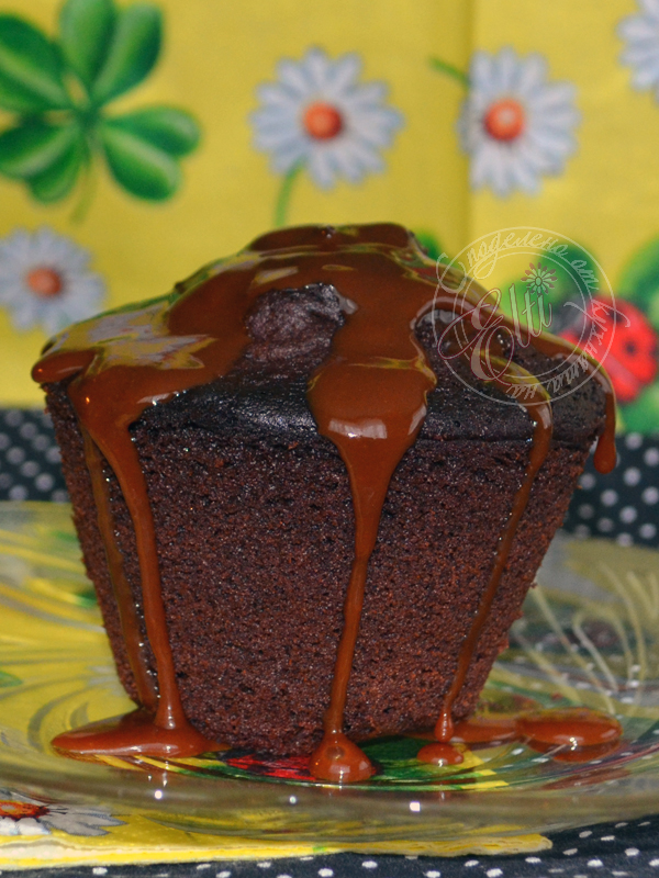 Споделено от кухнята на Elti: Шоколадови къпкейкчета с карамел и време ...
