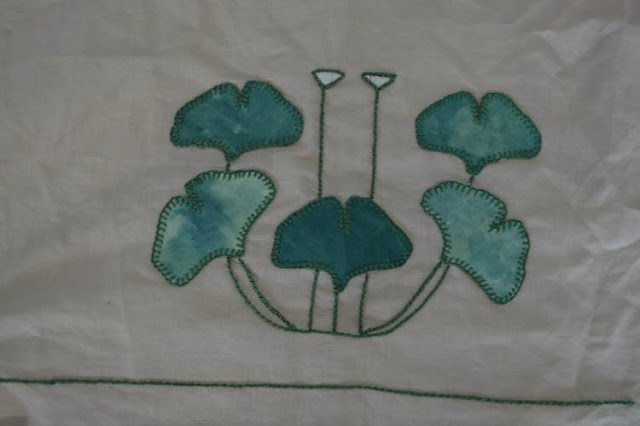 Art Threads: Craftsman Gingko Table Scarf