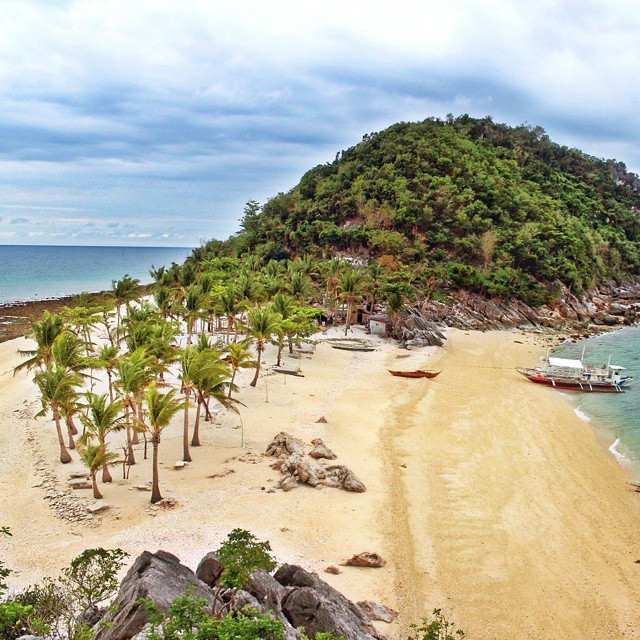 Island of the Giants in Carles, Iloilo - Isla Gigantes
