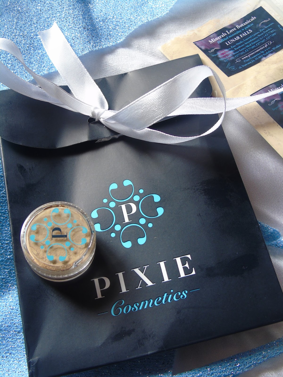 Mineralny świat Kasi: Nowa formuła podkładów minerlalnych Pixie ...