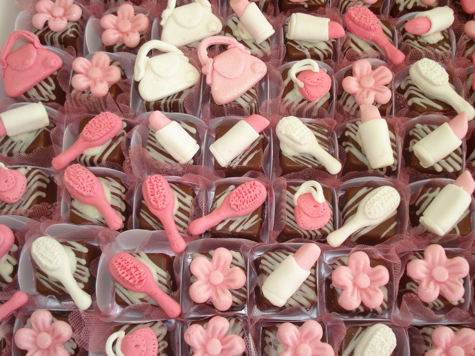 NEIDE BORGES-bolos e doces: FESTA TEEN