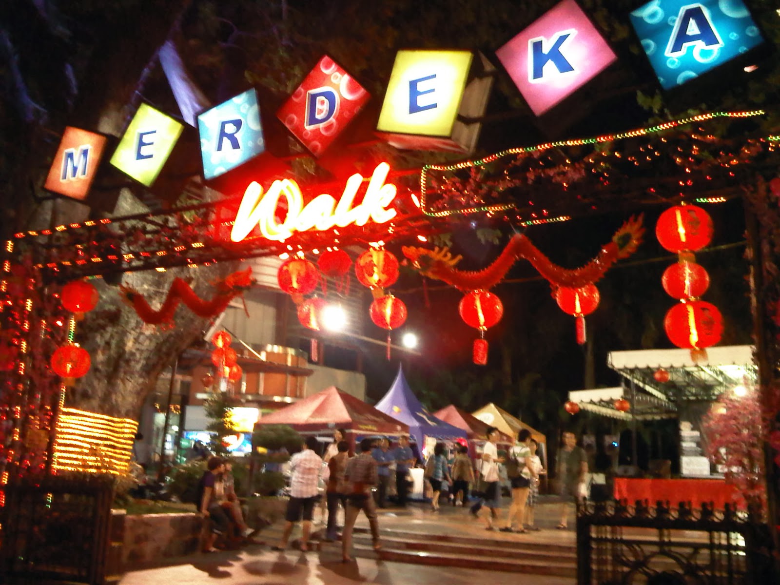 Nikmati Wisata Kuliner di Merdeka Walk - Exis Satu