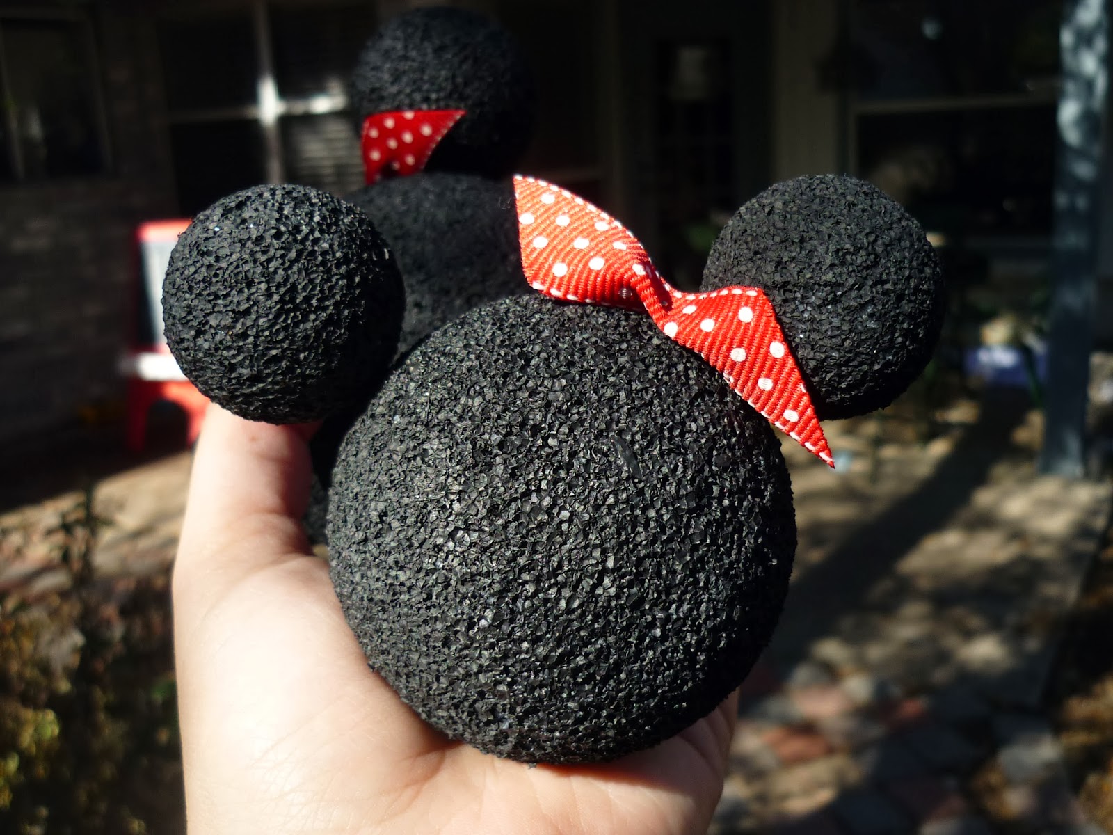 The Handy Dandy Helper: DIY Minnie Mouse Decor- Stage 1