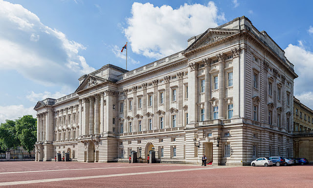 10 Interesting Facts About Buckingham Palace