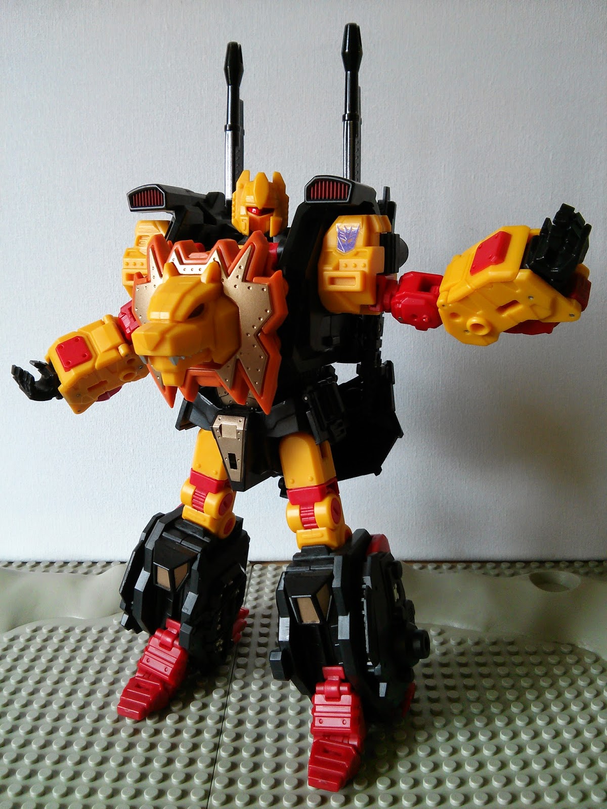 Toybox Soapbox: Mastermind Creations MMC Reformatted R04 Leo Dux Review