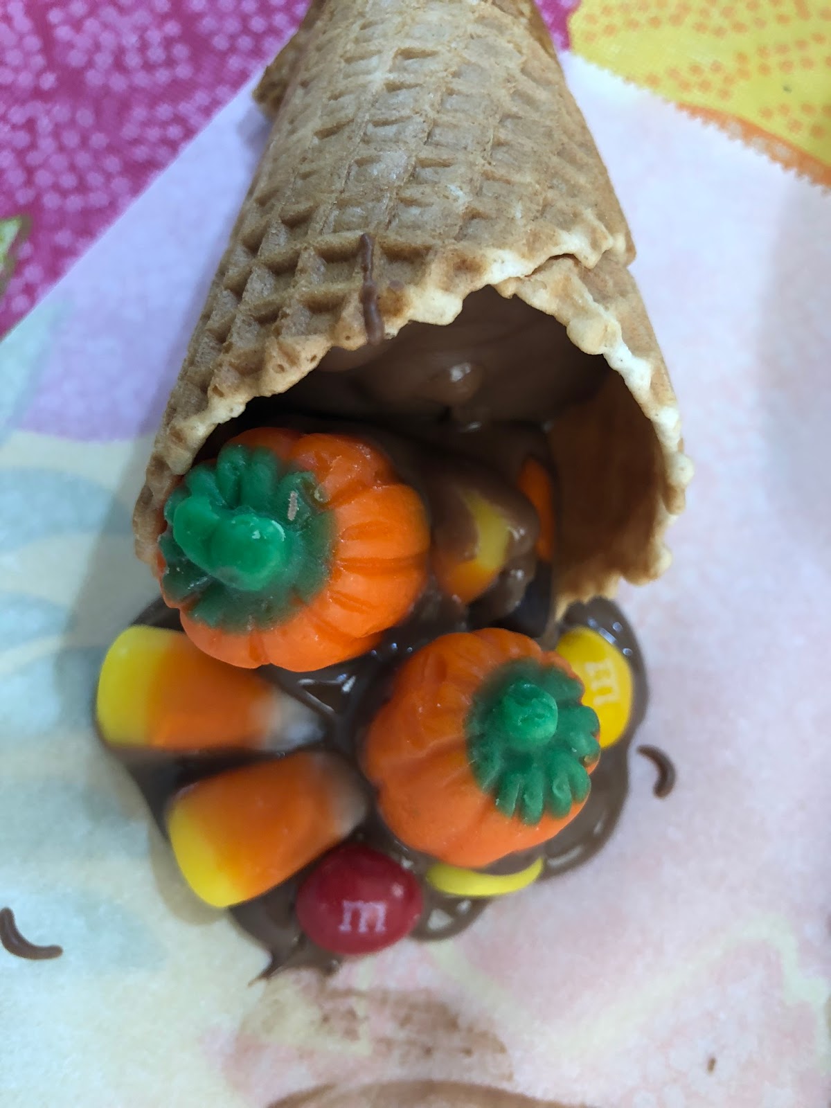 HollysHome Family Life: Autumn Candy Cornucopias Made from Ice Cream ...