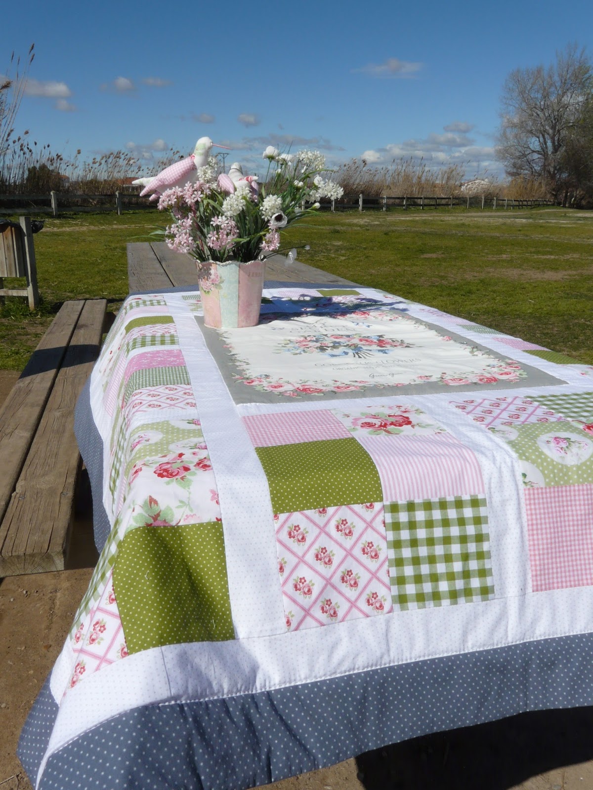 MI HOGAR DE PATCHWORK: MANTEL DE PRIMAVERA DE PATCHWORK