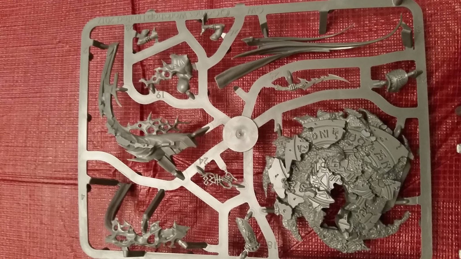 Eldar Triumvirate Box Set Rules and Sprues - Faeit 212