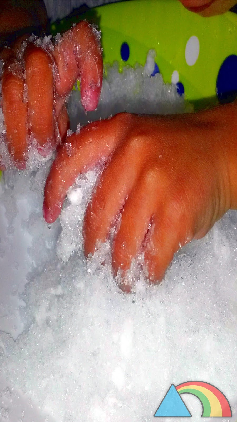 El Triángulo Arcoíris: 3 recetas para hacer nieve artificial con los niños