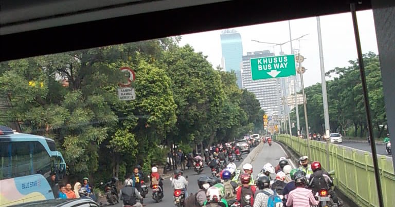reaksi supir dan penumpang busway - Mpo Ratne
