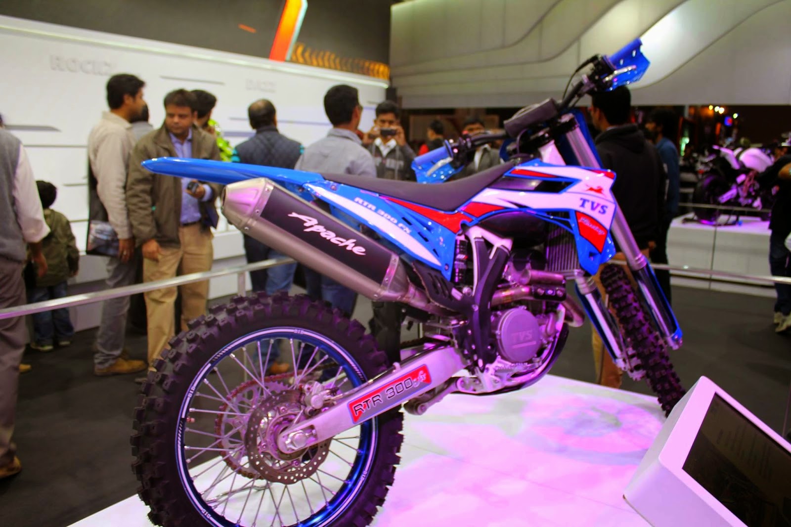 FMotorblog: TVS Semi Trail dan TVS Trail Apache RTR 300 FX