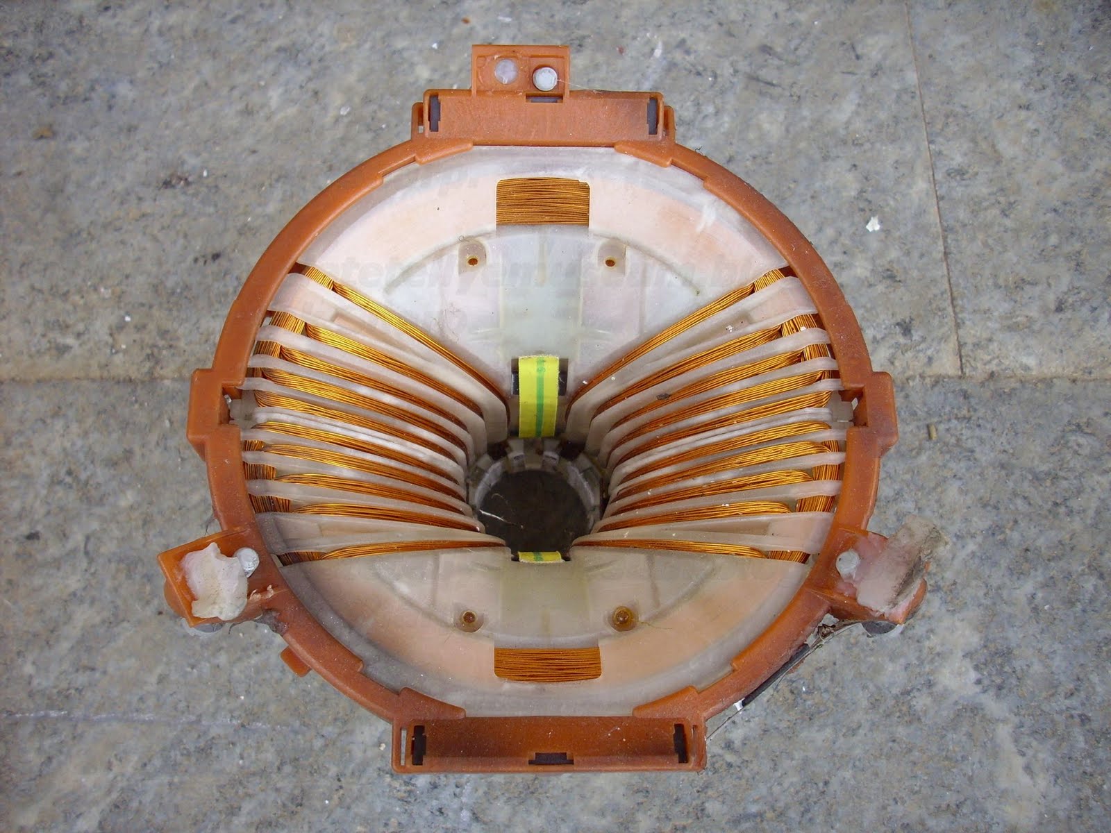 Obsolete Technology Tellye !: DEFLECTION COIL AND YOKE IN CRT PICTURE ...