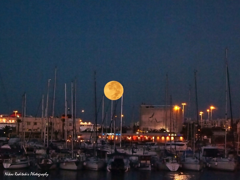 The passion of colors: full moon in Greece!