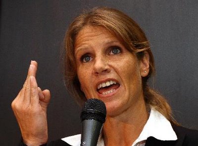 Nido de Águilas: Cynthia Hotton y La Bandera Por La Vida