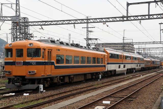 Tokyo Railway Labyrinth: EMU Kintetsu 30000 Series, "Vista-Ex"
