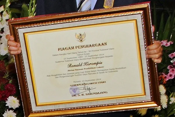 Ronald Korompis Terima Piagam Penghargaan Dari Gubenur Sulut ~ Losnito ...