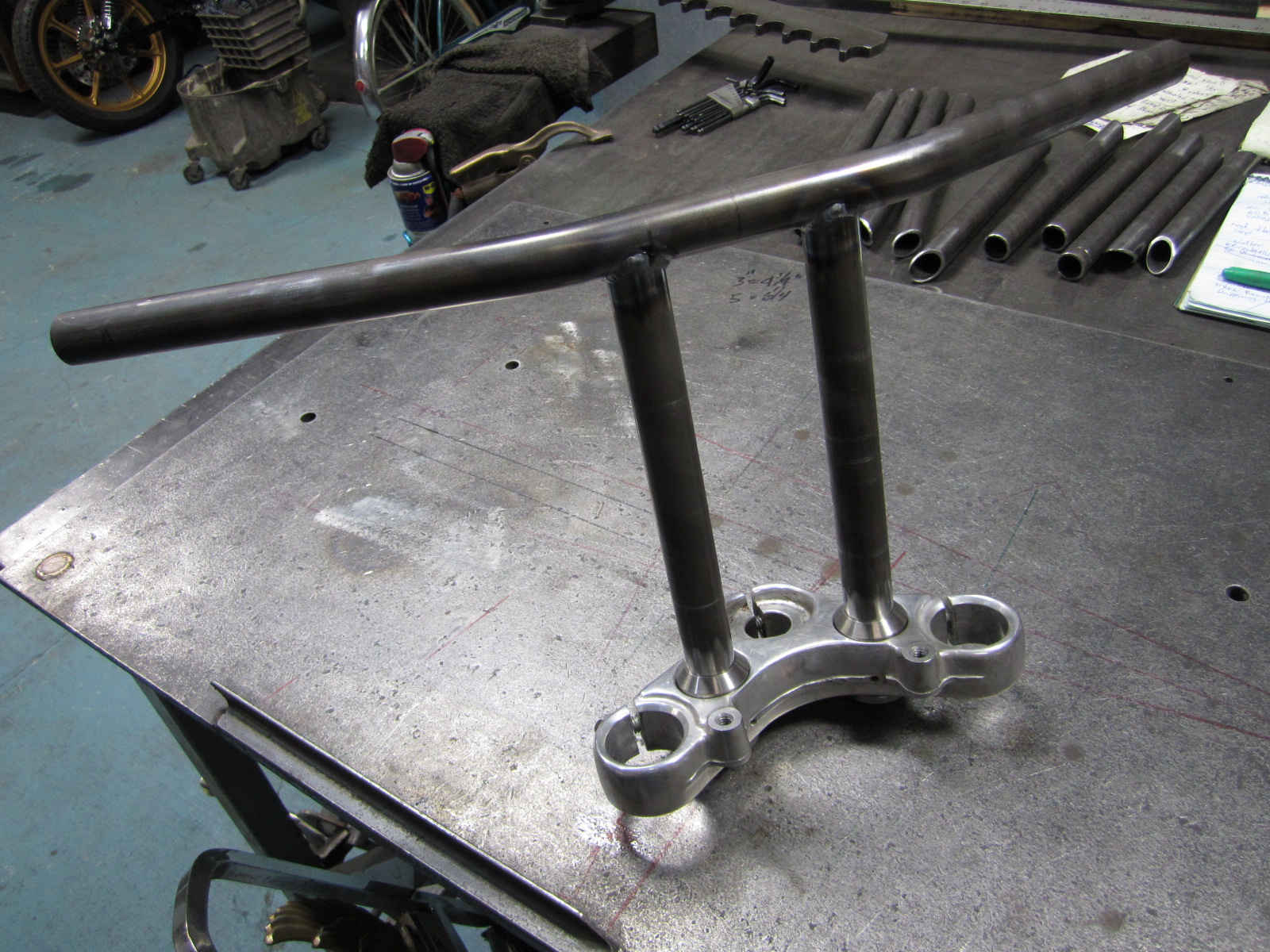 FRONT ST CYCLE: Traditional T bars with bottom collar detail