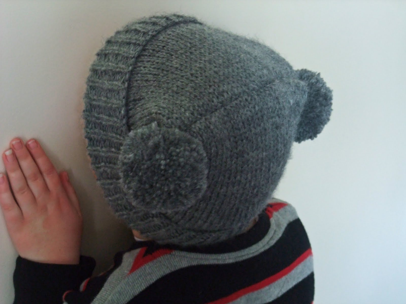 maker*land.: How to knit a silly hat....