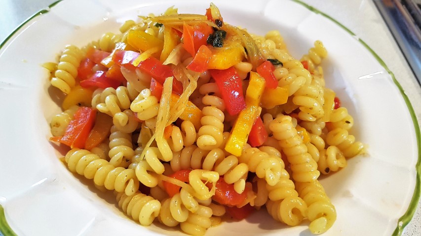 Fusilli bucati corti ai peperoni