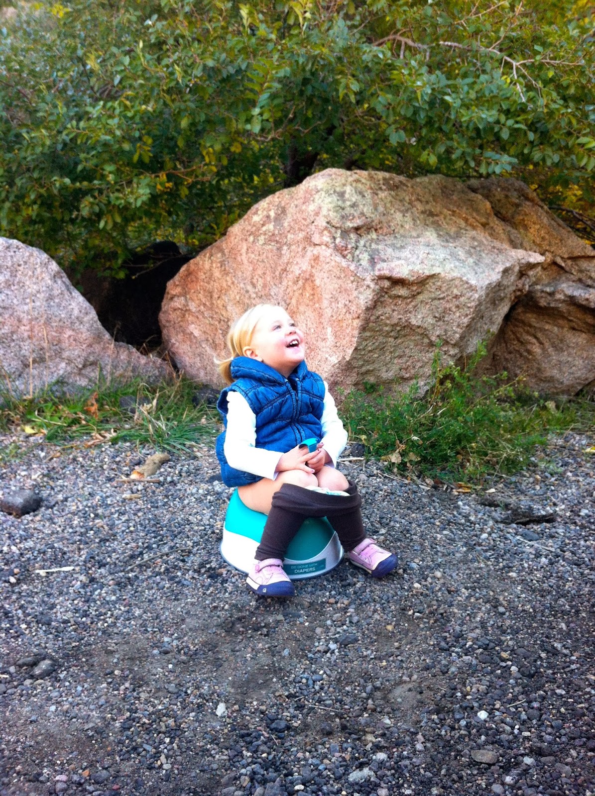 Berken Family: Peeing outdoors