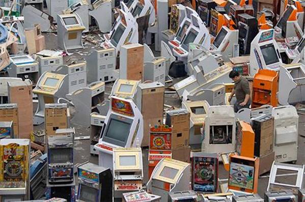99 WOW: Machines Graveyards From Satellites Down to Mobilesمقابر الآلات ...