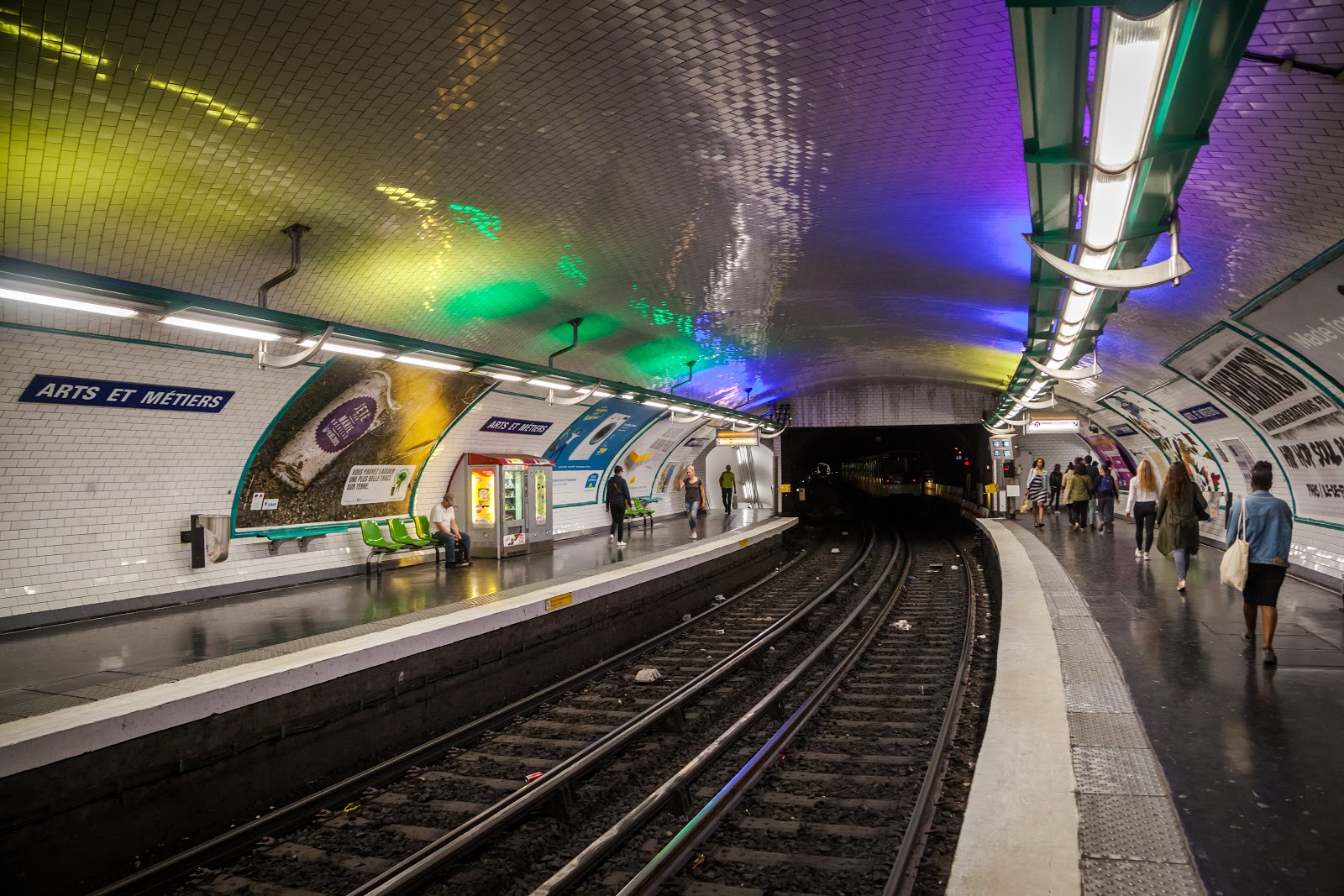 Eight Interesting Facts about Parisian Metro - Explore the World with ...