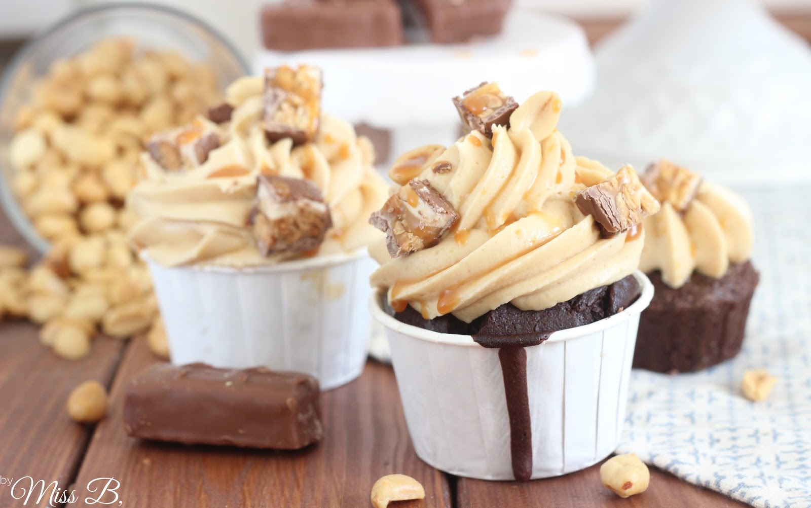 Pinterest made me do it: Snickers Cupcakes