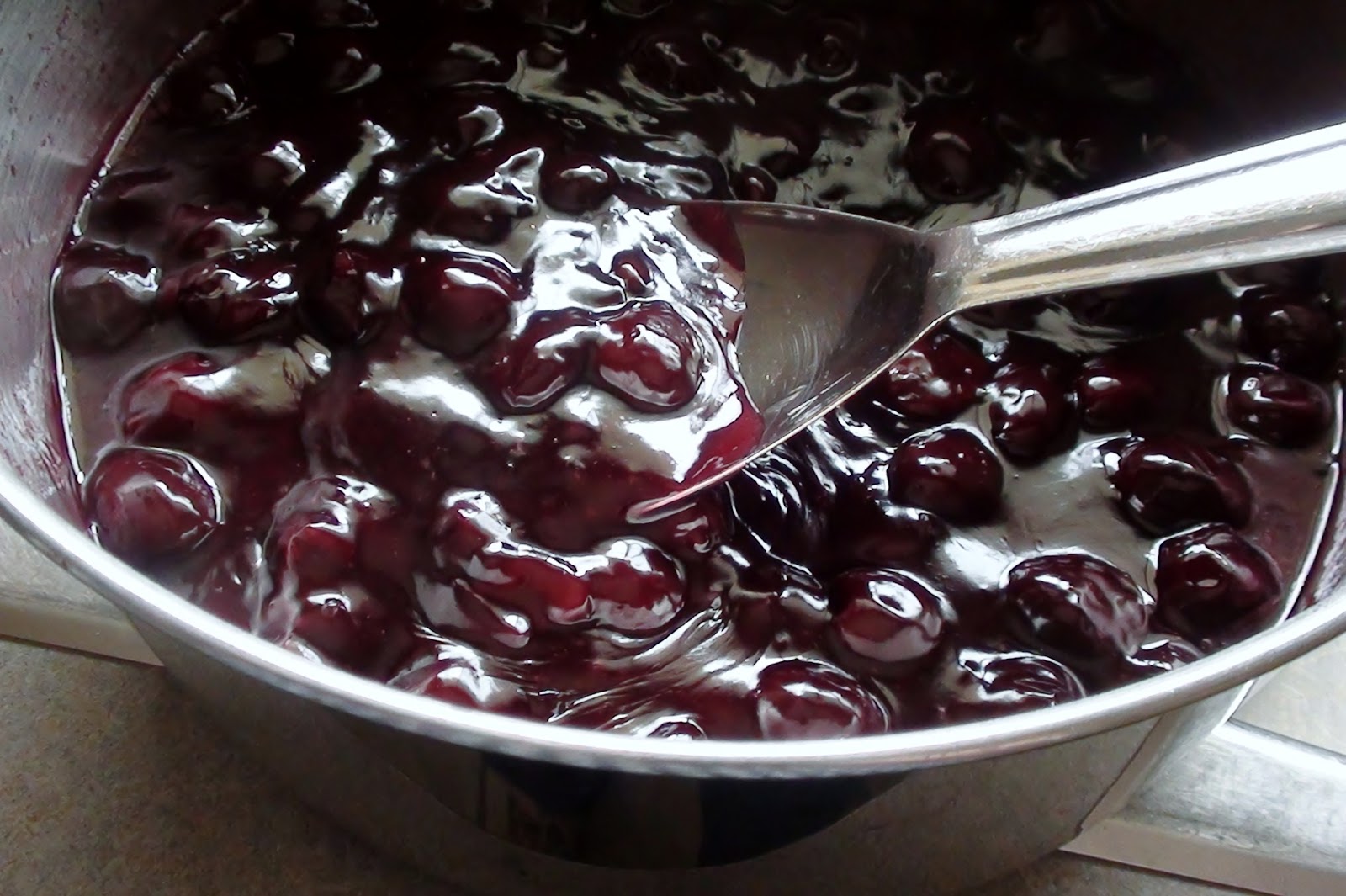 zsuzsa is in the kitchen: COOKED CHERRY FILLING