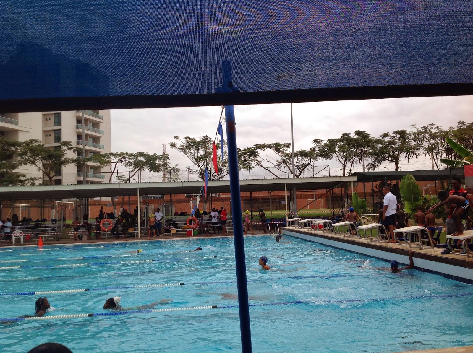 Os 5 em Angola: LIS - Luanda International School